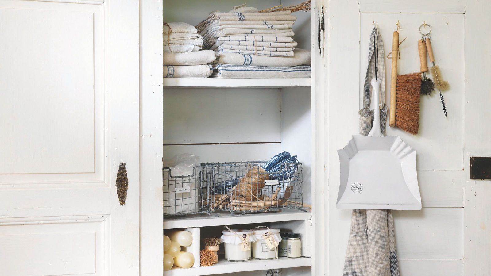 Is it better to dry dust or wet dust? What the experts say | Ideal Home