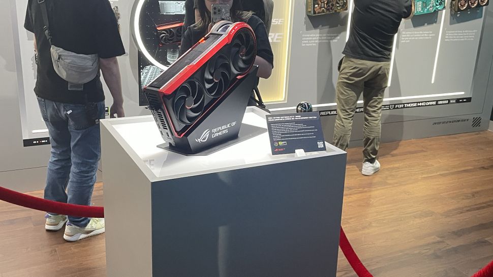 Call that ideal GPU physique? Nah, the 800 W 30th anniversary Asus ROG ...
