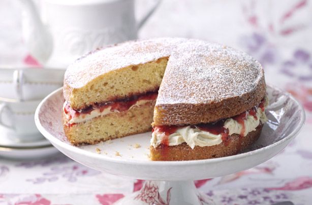 White chocolate buttercream Victoria sponge | British Recipes | GoodtoKnow