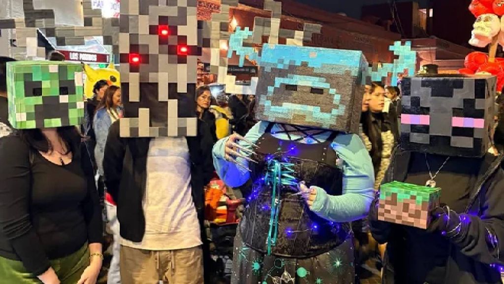 Minecraft cosplays have come a long way since I started playing over a ...