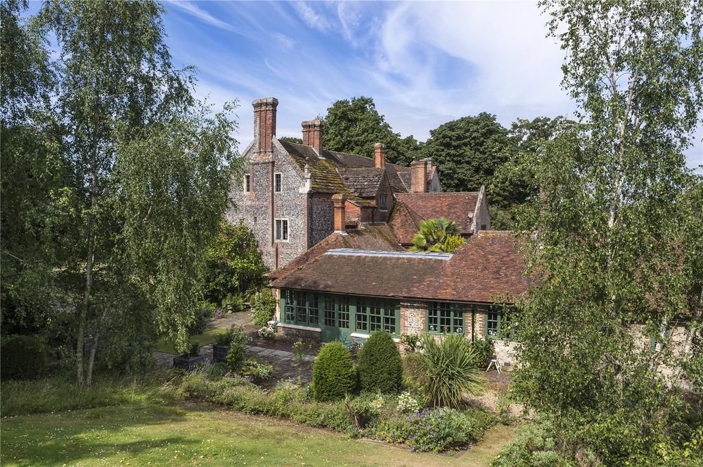 A marvellous manor in the South Downs with 700 years of history ...