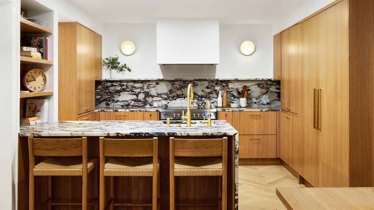 How to clean wood cabinets so they shine: five golden rules | Homes and ...