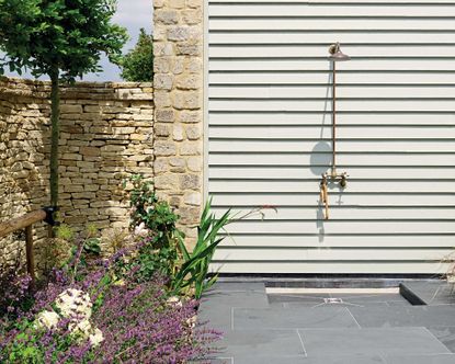 How to install an outdoor shower: DIY tips for success | Gardeningetc