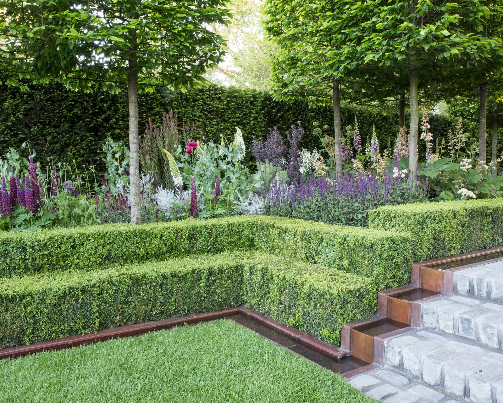 Landscaping with hedges: 11 clever ways to include them | Homes and Gardens