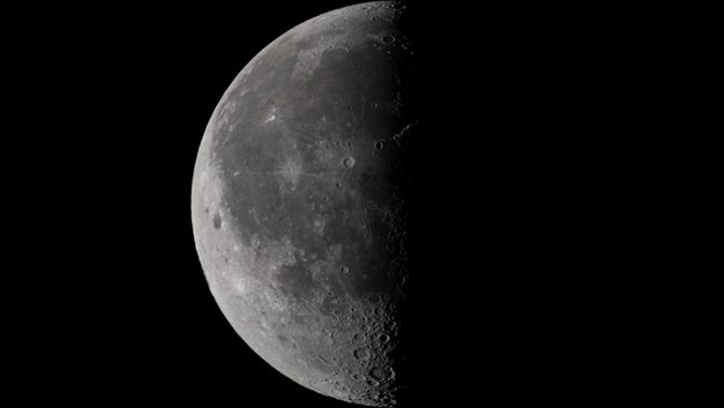 Don't miss the third quarter moon shine near Saturn in the eastern sky ...