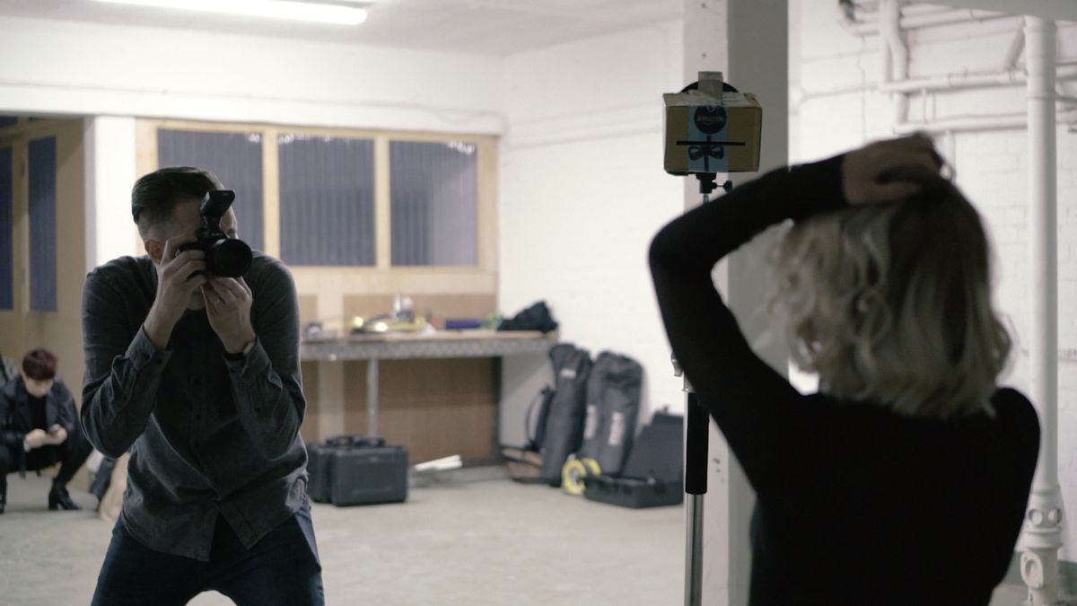 5 creative indoor portrait ideas - Part 3:Slit lighting effect ...