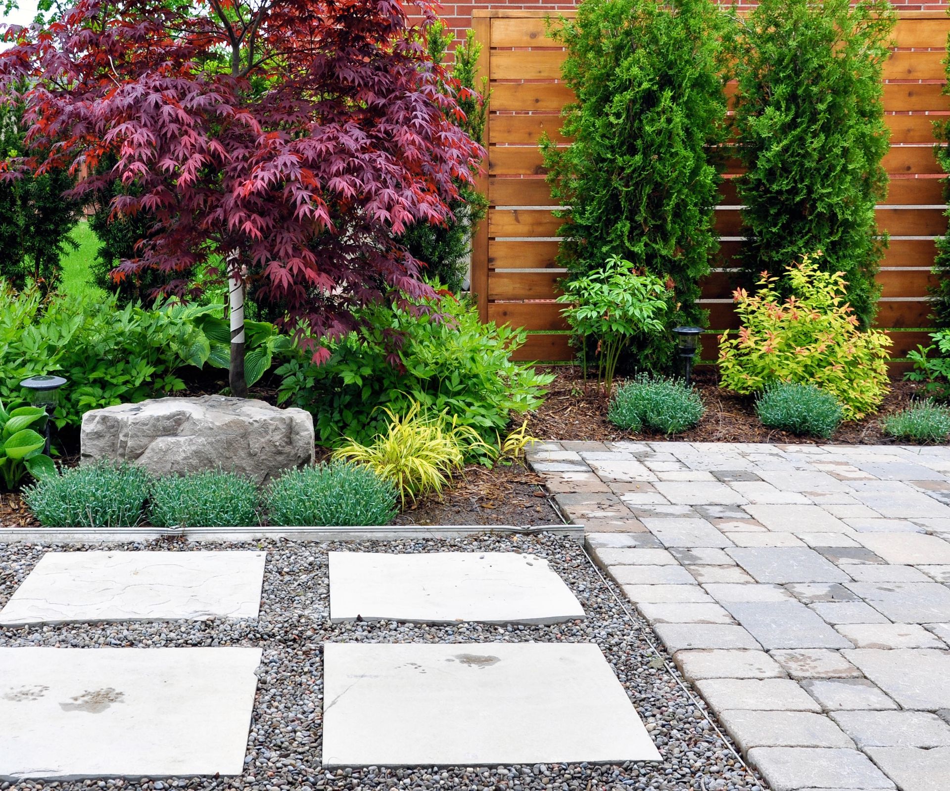How to maintain a tidy garden: 8 tips from gardening pros | Homes and ...