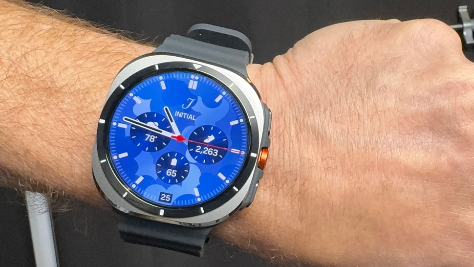 I’ve been wearing the Samsung Galaxy Watch Ultra for 2 weeks and here’s ...