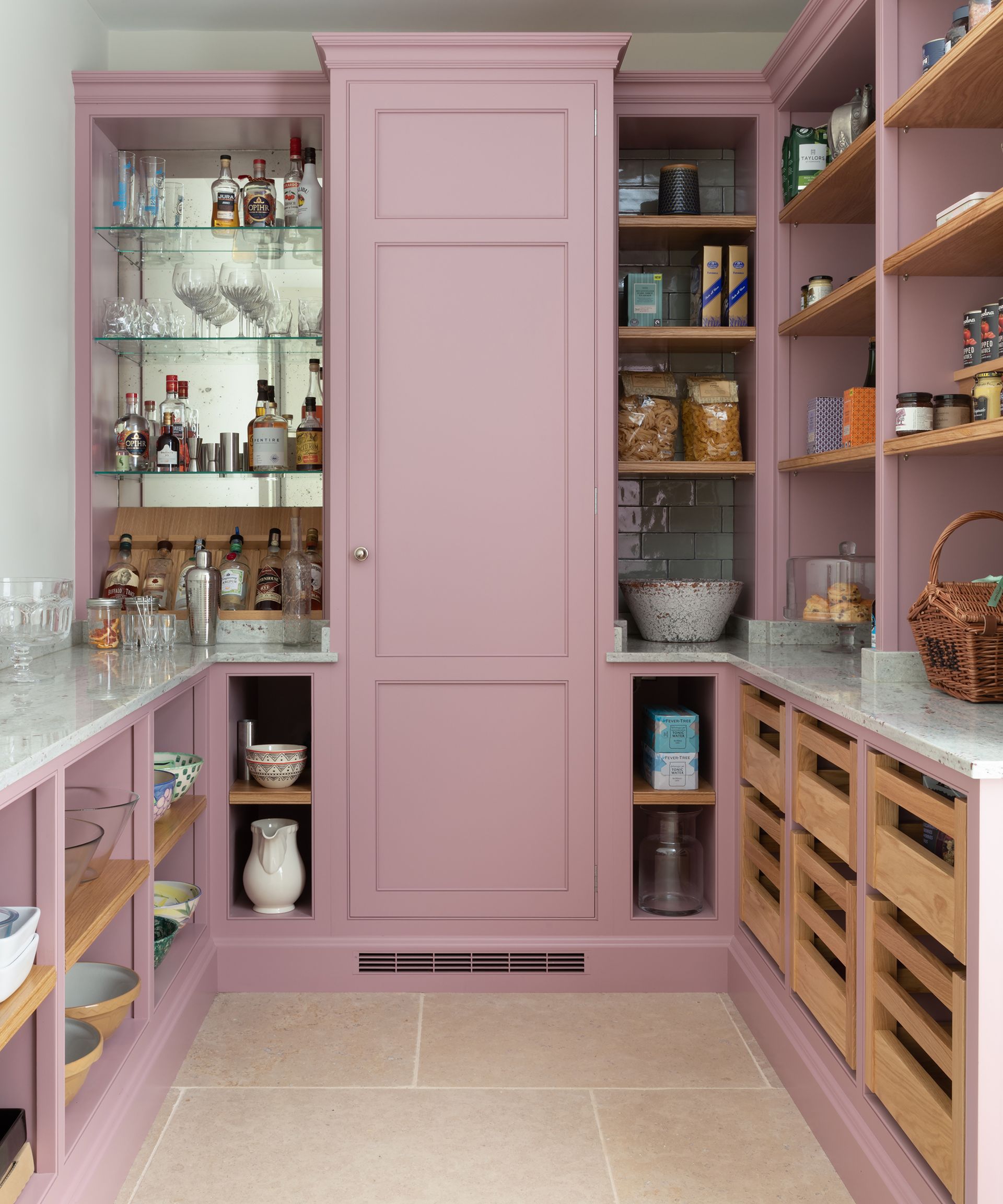 This country kitchen uses clever features to create a dream hosting ...