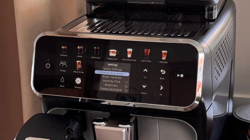 Philips Series 5500 LatteGo EP5546/70 Coffee Machine review: a dream machine for custom coffees | T3