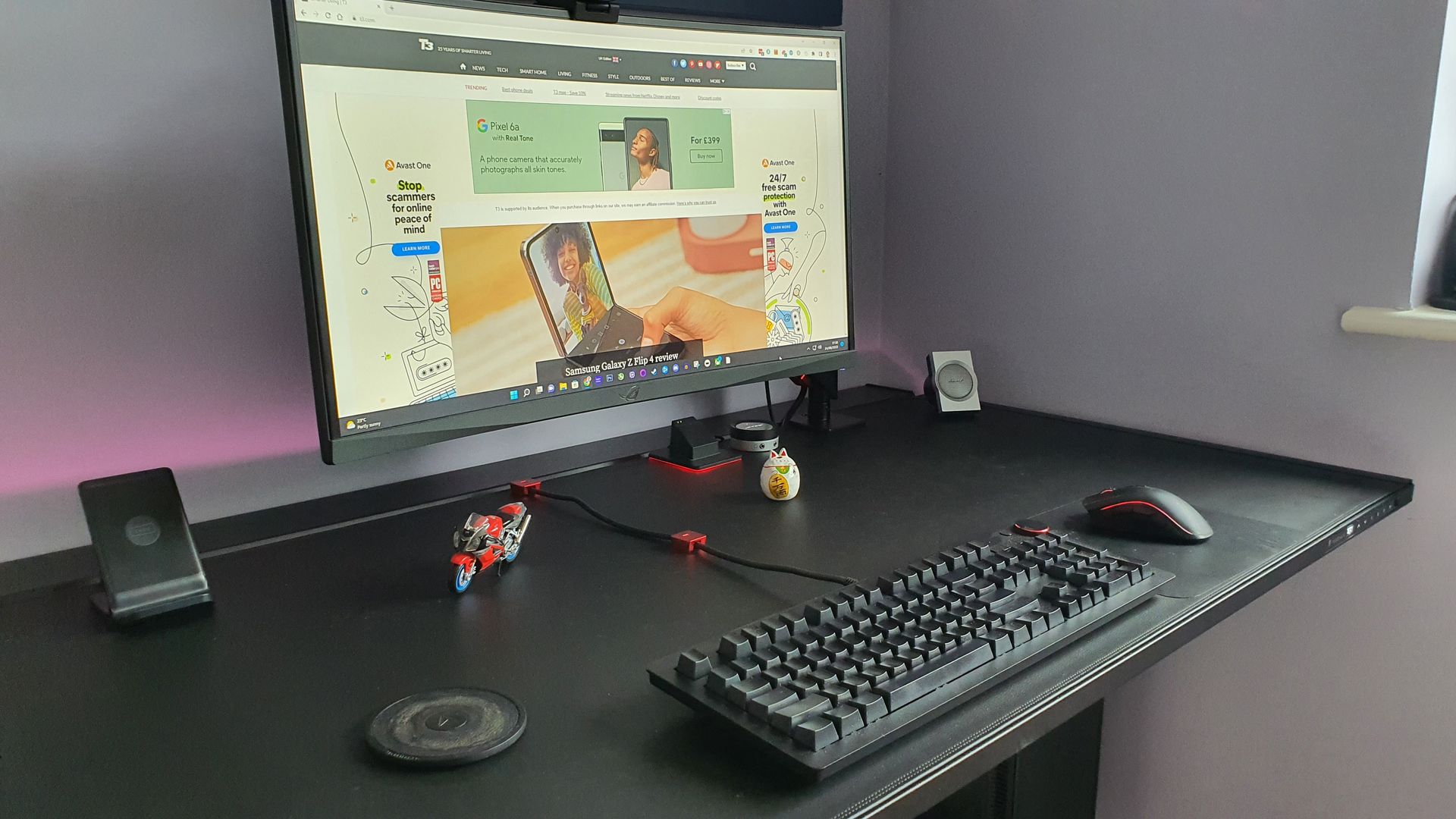 Secretlab MAGNUS Pro XL Sit-to-stand Metal Desk review | T3