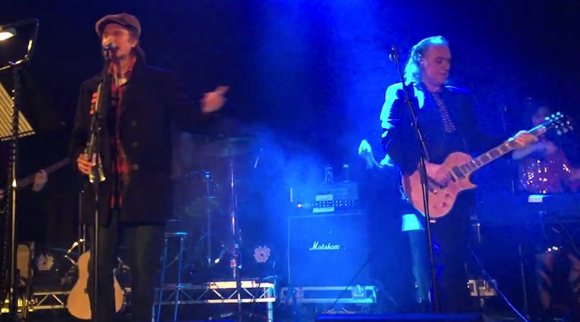 The Kinks' Ray and Dave Davies Reunite After 20 Years to Play "You ...