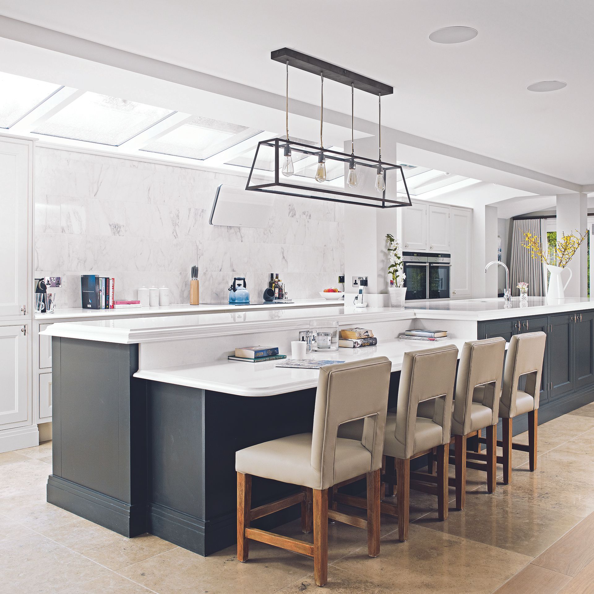 Breakfast bar ideas: 10 clever ways to add a bar area in your kitchen ...