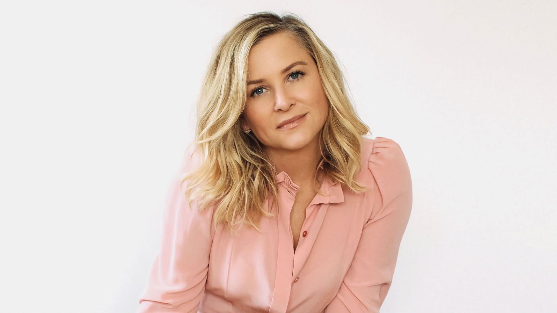 Jessica Capshaw Interview About Grey's Anatomy Season 14 | Marie Claire