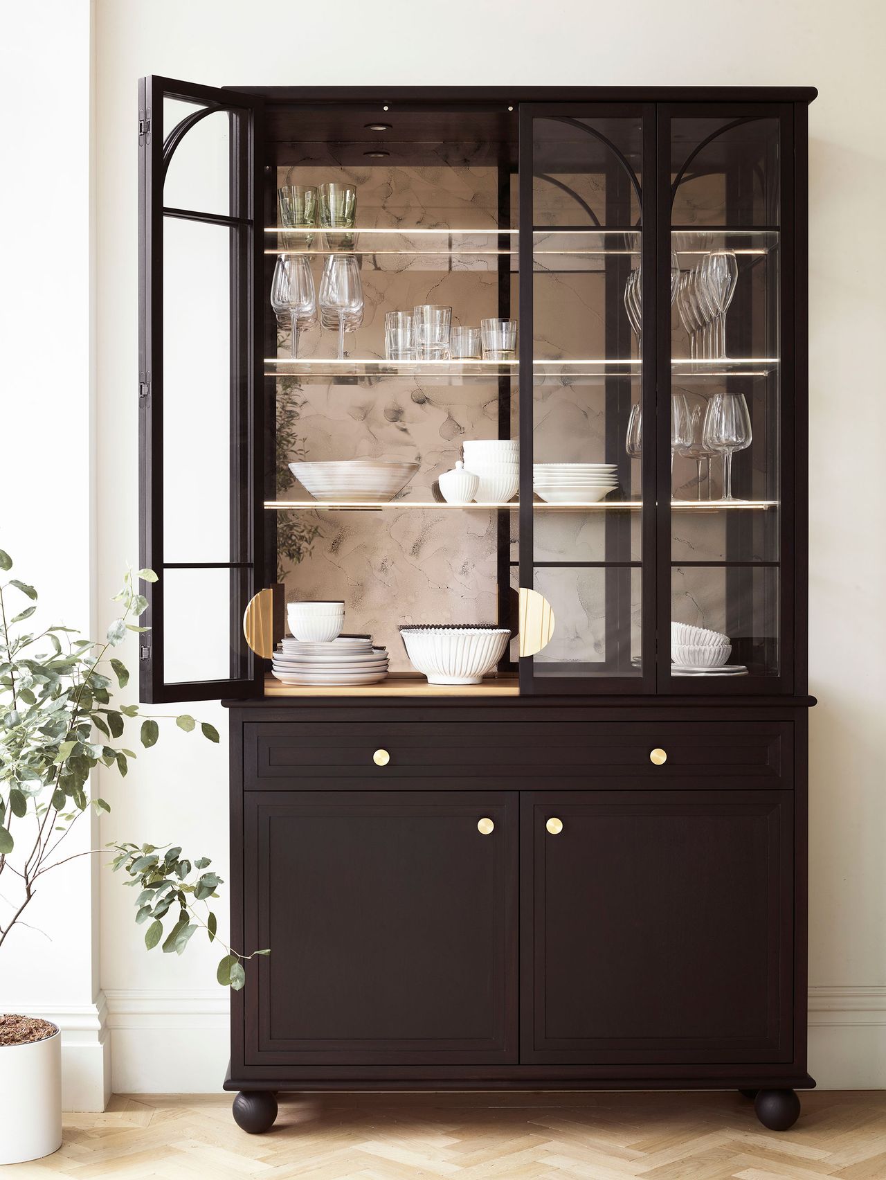 10 Glass Kitchen Cabinet Ideas to Make a Space Feel Bigger | Livingetc