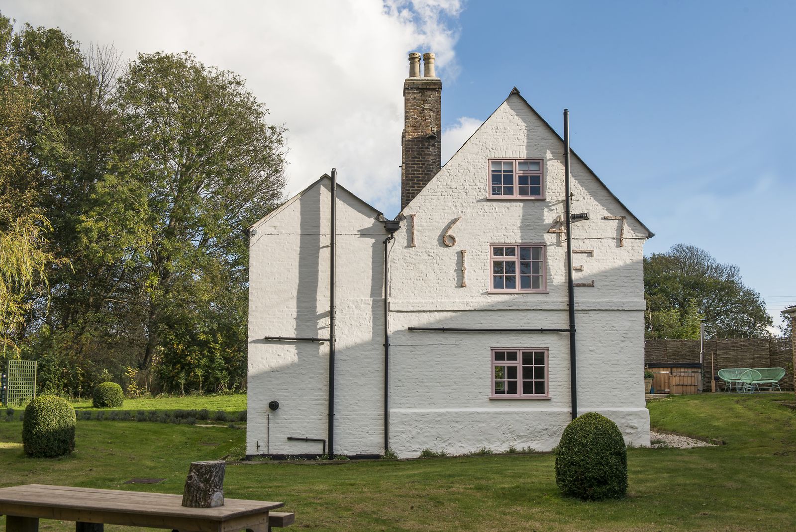 This 17th century British farmhouse shows how to introduce color with ...