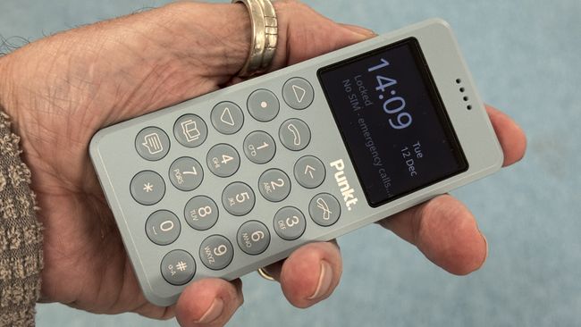 Nokia 110 4G review: a cheap burner phone with a battery that lasts for ...