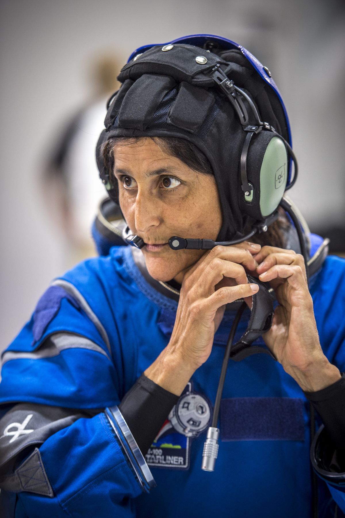 Photos: New 'Boeing Blue' Spacesuit for Starliner Capsule | Space