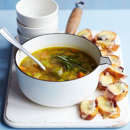 B&M 'cosy' bowls shoppers are hankering after for kitchens right now ...