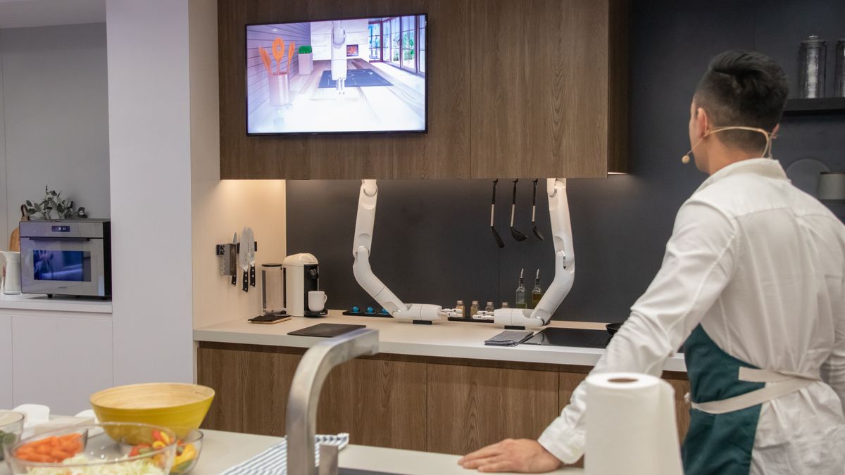 Samsung CES 2020: the best thing at the booth is this salad-making Chef ...