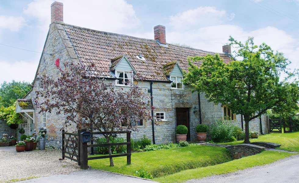 12 country farmhouse decor ideas – idyllic properties you don't want to ...