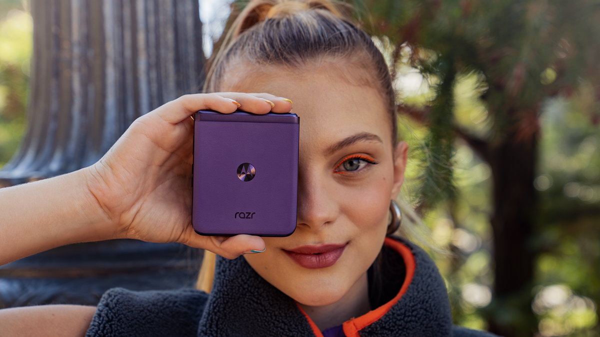 The Motorola Razr 40 is the cheap foldable phone we need | T3