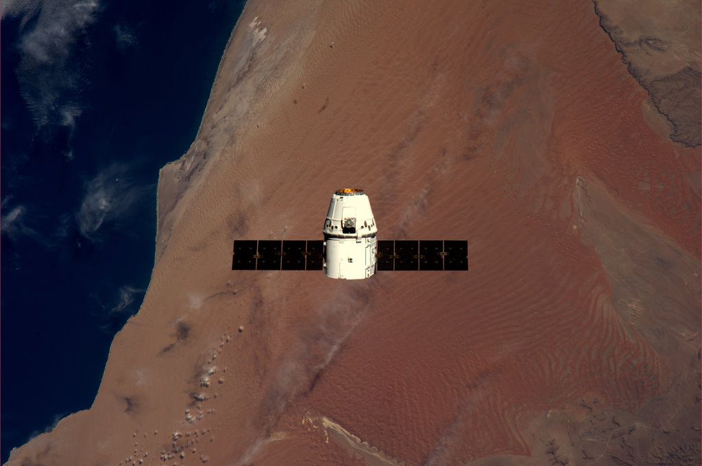 SpaceX Pictures: 1st Dragon Flight to Space Station | Space