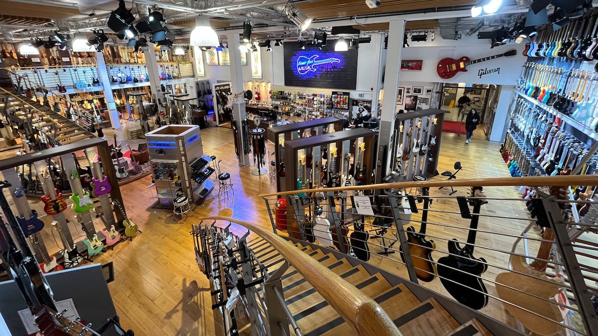 "Musicians like to test their gear in the shops – online retail will ...