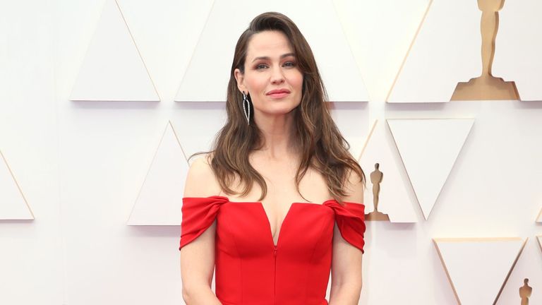 Jennifer Garner's kitchen corner taps into modern farmhouse | Homes and ...