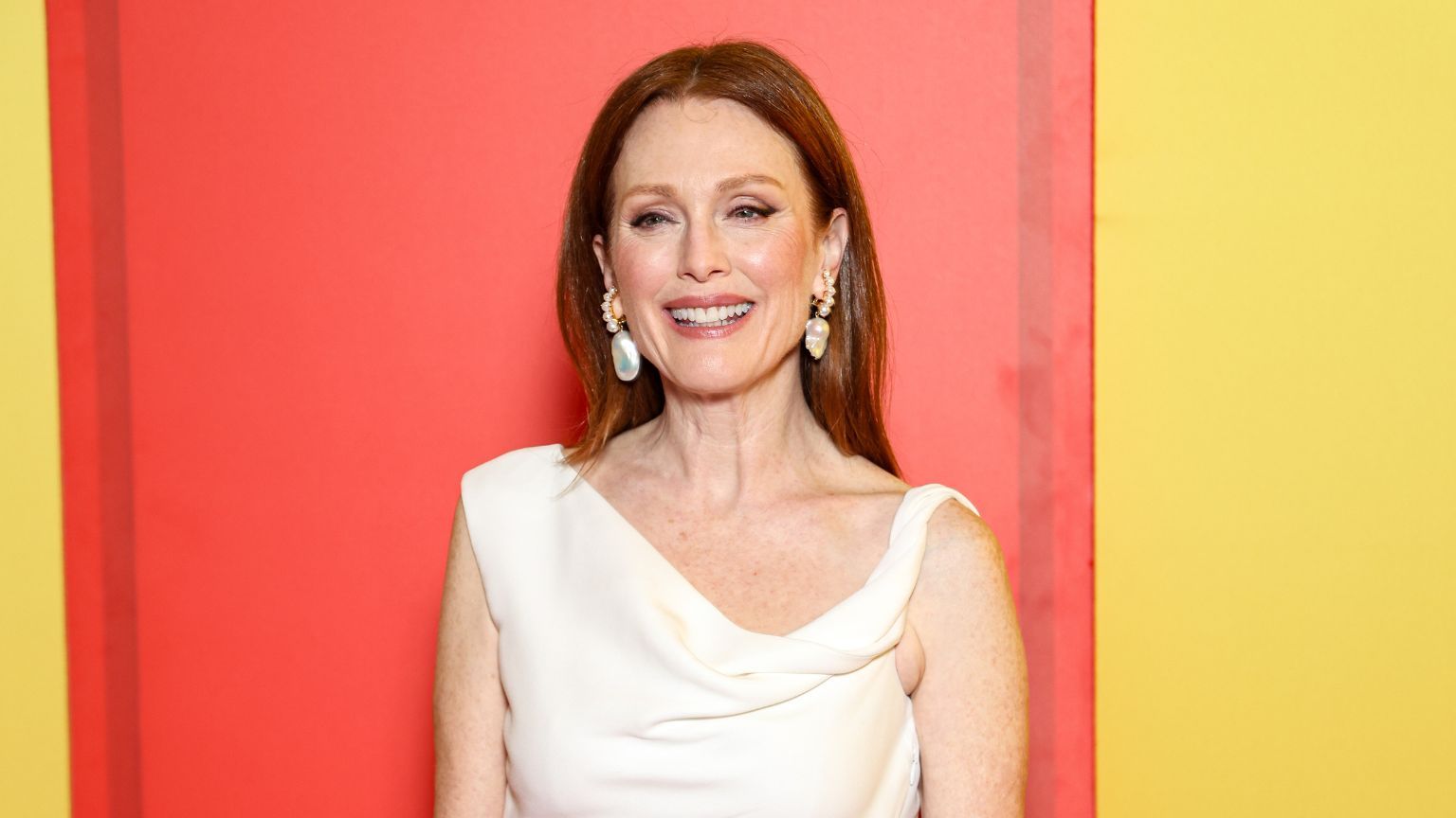 Julianne Moore’s Flawless Skin Is Courtesy of SKORR Glow Laser | Marie ...