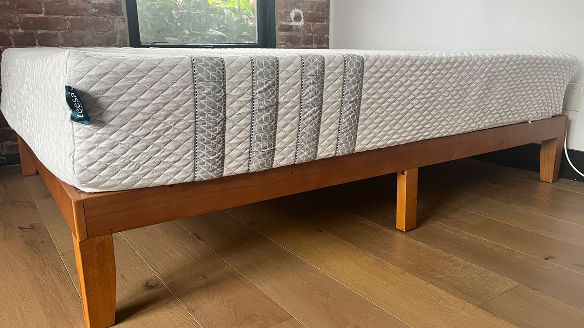 Leesa Sapira mattress review 2025: a clear win for lightweight side and ...