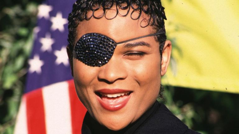 Why does Gabrielle cover one eye and what are the effects of ptosis ...