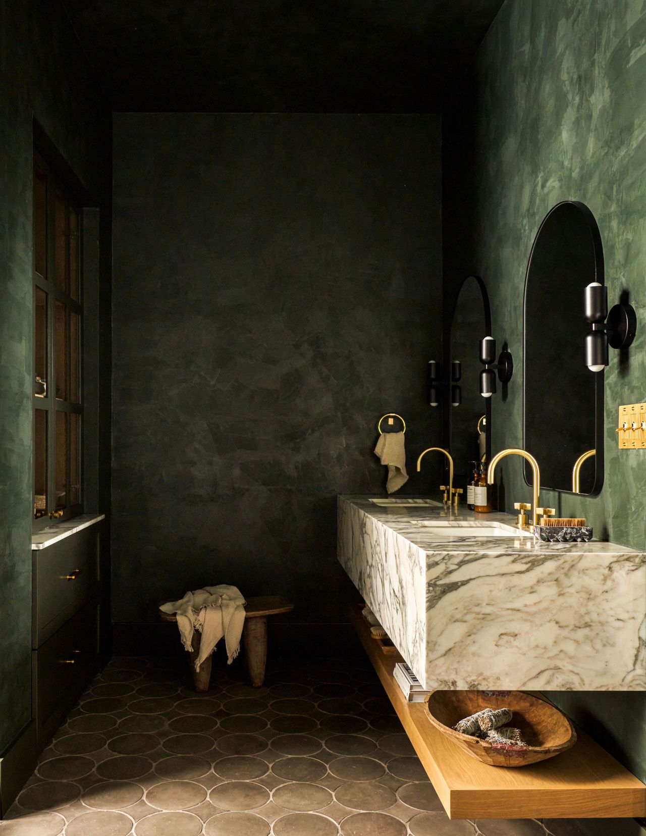 Colors That Go With White Marble — 7 Picks to Complement | Livingetc