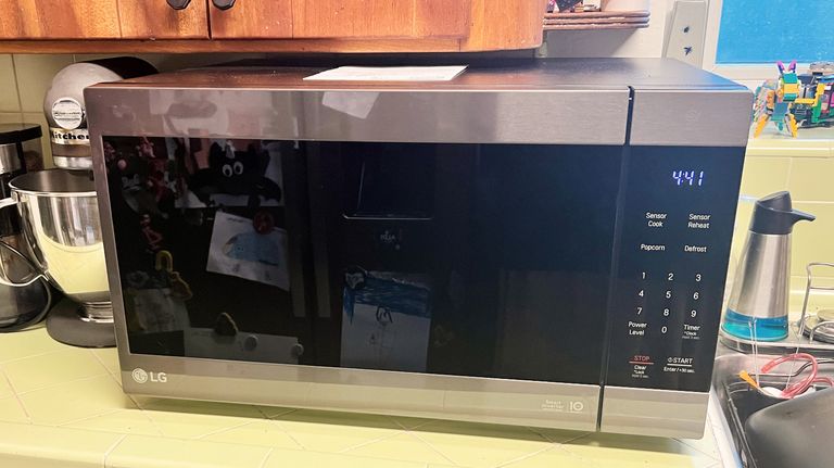LG LMC2075ST 2.0 cu. ft. NeoChef Countertop Microwave review | Top Ten ...
