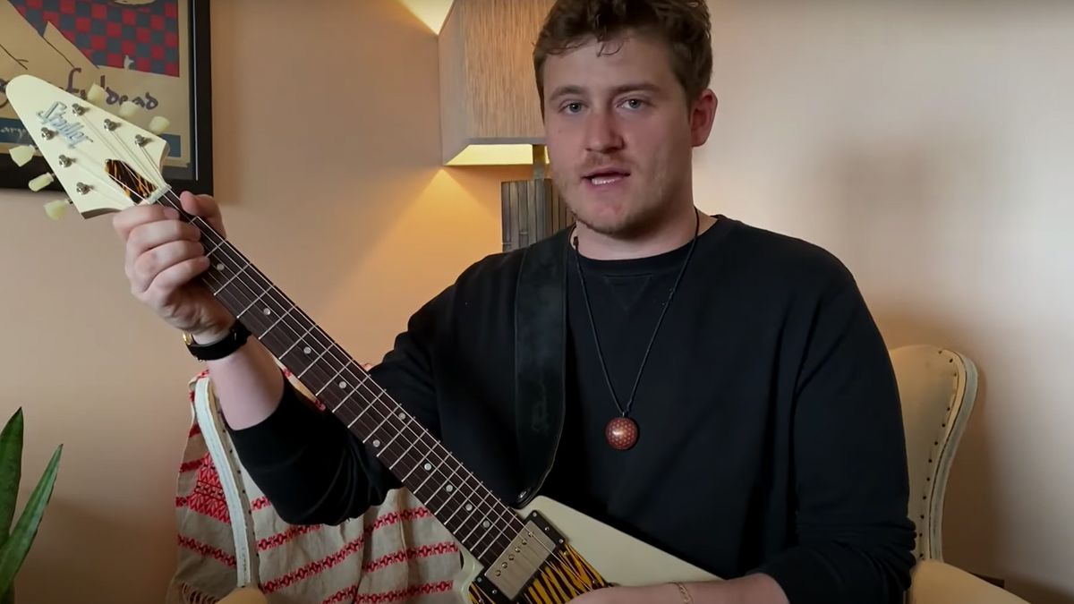 Sick Riffs: Conor Kelly teaches you the soaring guitar solo of Waker's ...