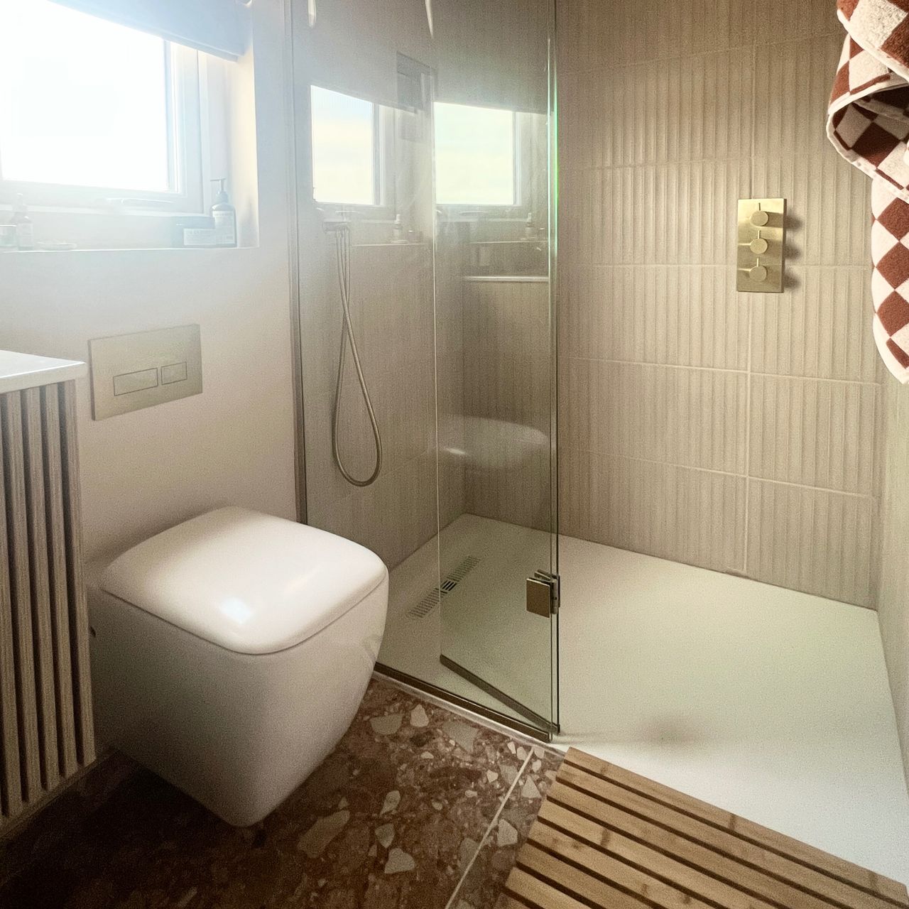 I'm a stylist and this is how I made the most of my small shower room ...