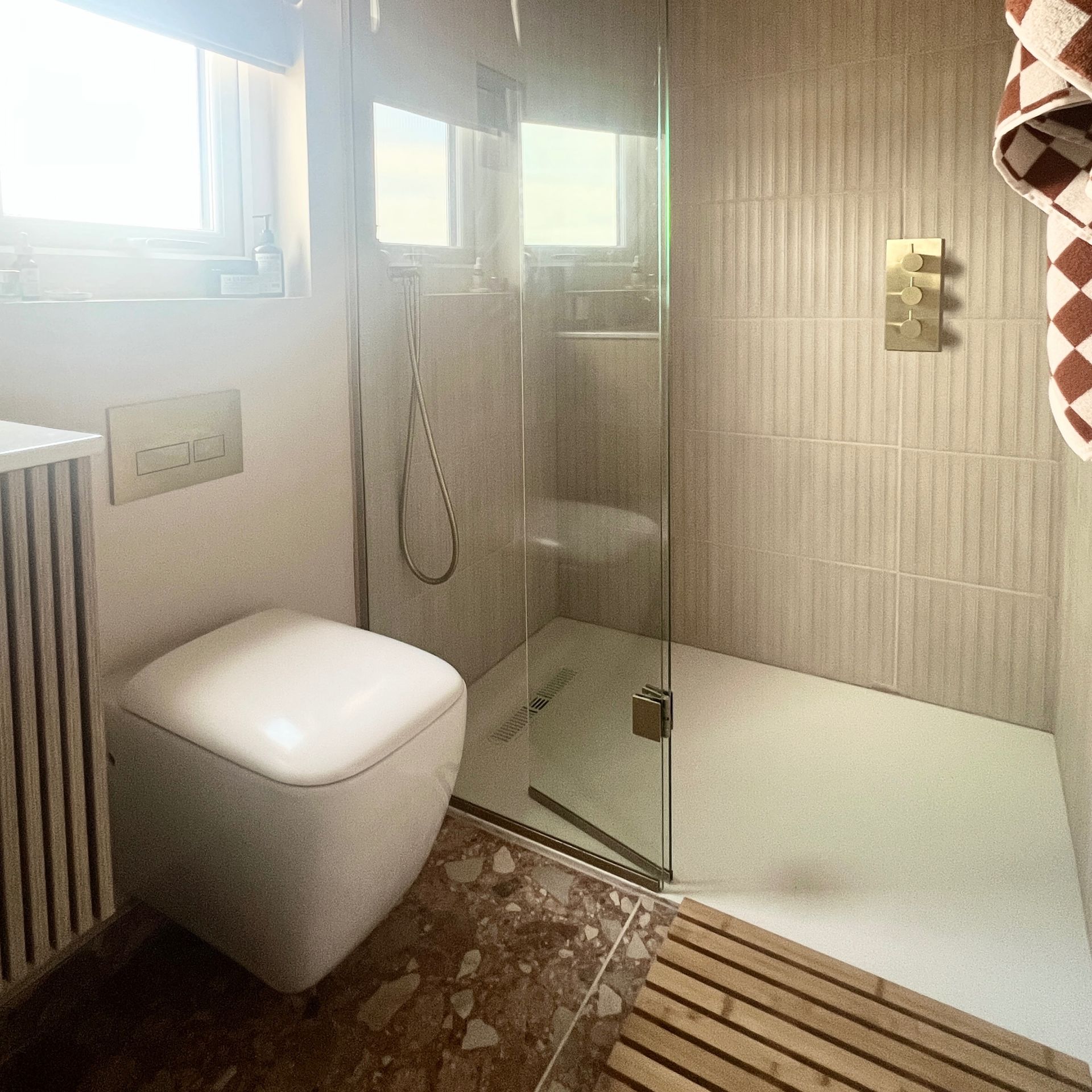 I'm a stylist and this is how I made the most of my small shower room ...