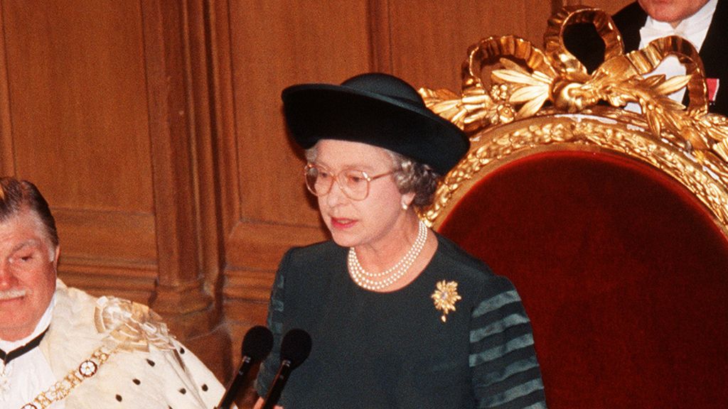 The Queen’s annus horribilis: What happened in 1992 and what does the ...