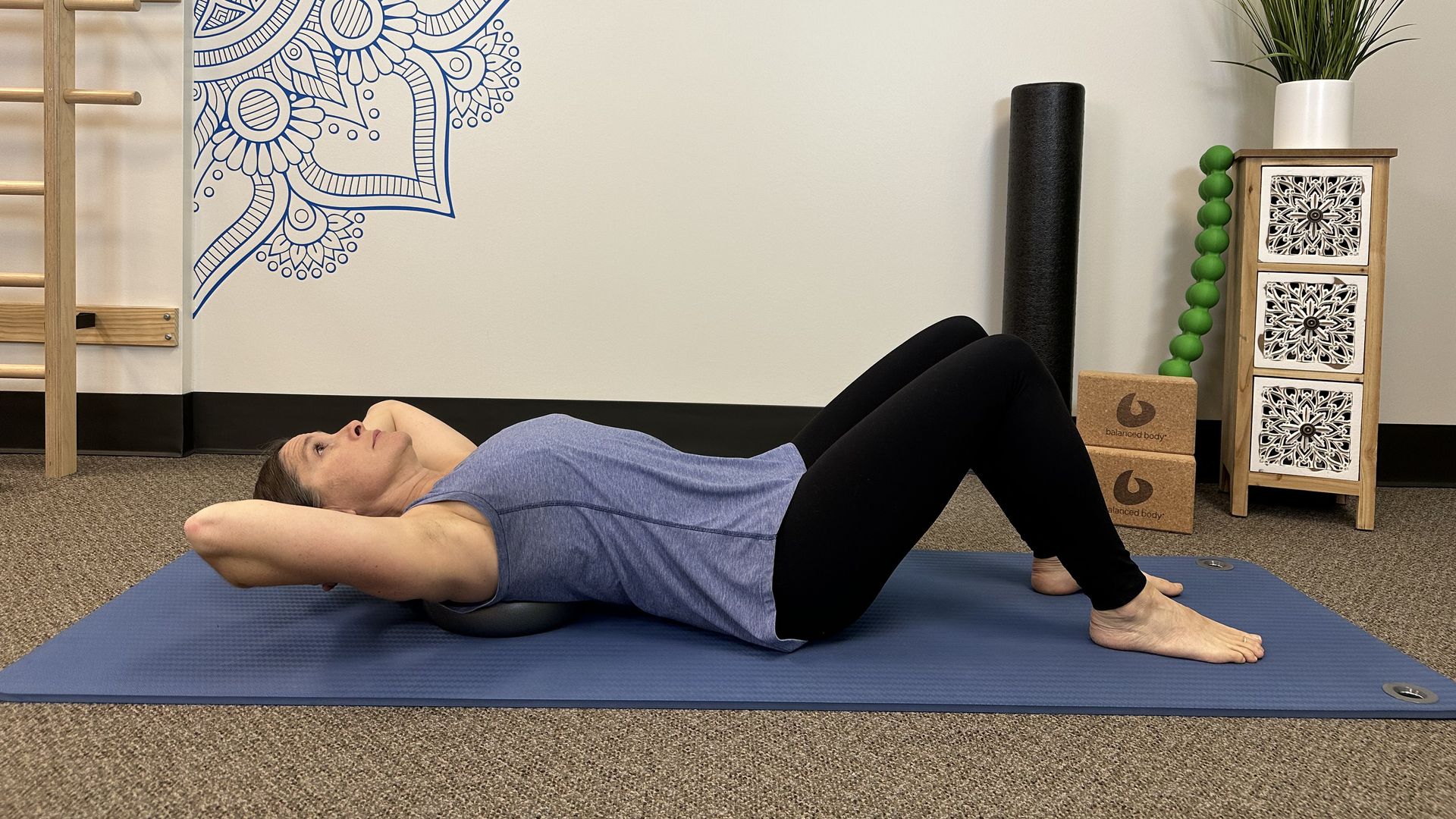 A physical therapist says three stretches will help to loosen your ...