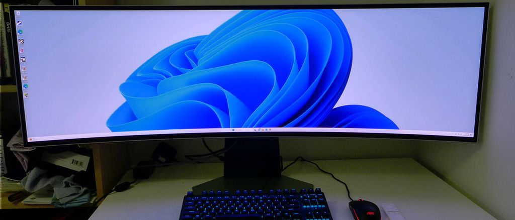 Samsung Odyssey OLED G9 49-inch Curved Mega-Wide Gaming Monitor Review ...