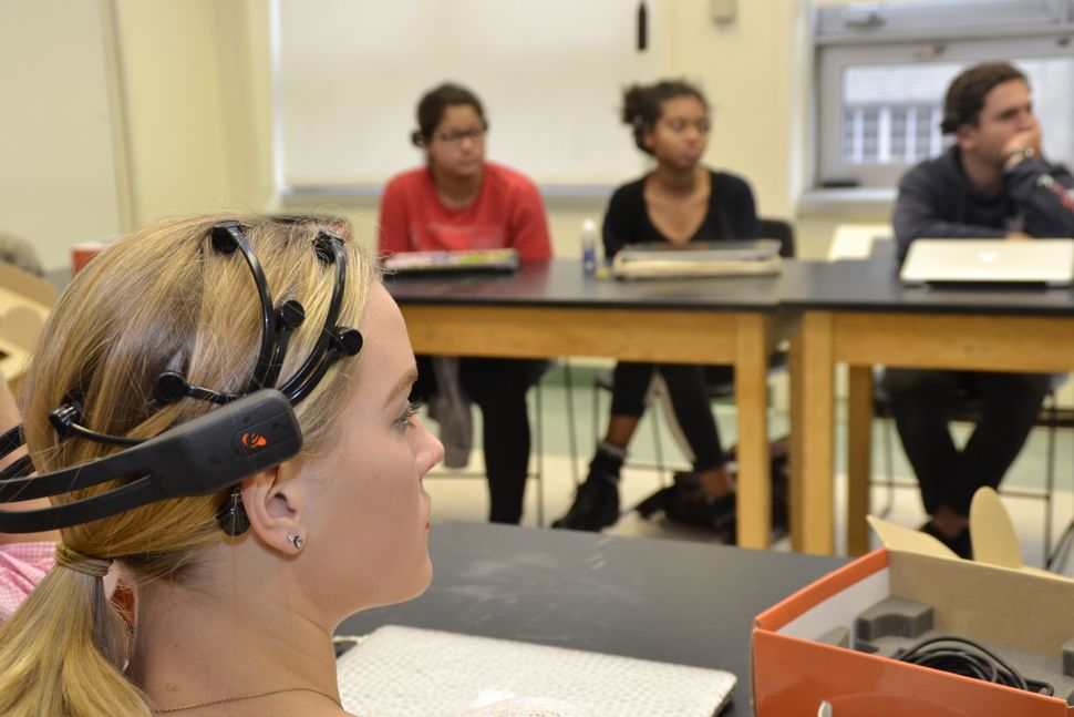 Your Brain Waves May Show Whether You're Paying Attention in Class ...