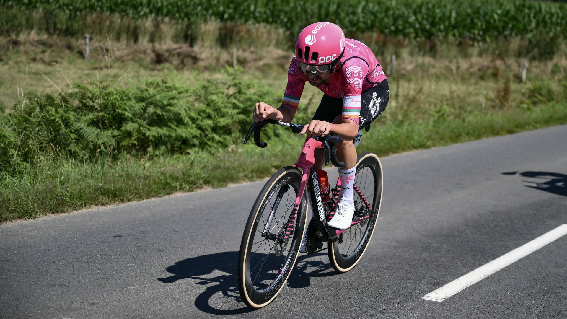 Aero sunglasses and cut-off skinsuit sleeves - Ben Healy's aero tricks ...
