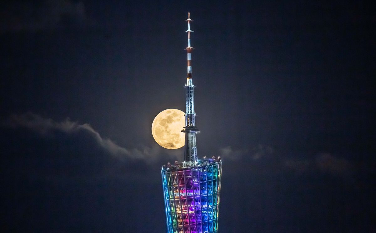 See the Full Flower Moon, last supermoon of 2020, bloom in these ...
