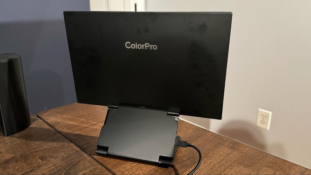 ViewSonic ColorPro VP16-OLED portable monitor review: Standing above ...