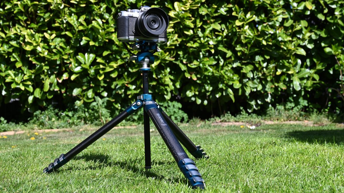 Benro Cyanbird Carbon Tripod with FS30 Head review: a travel tripod kit ...