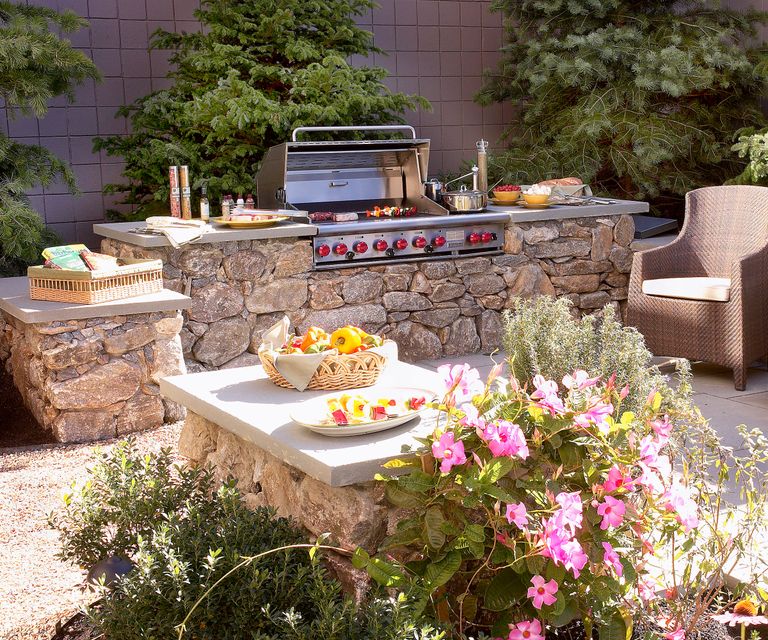 5 rustic outdoor kitchen ideas for a harmonious backyard | Homes and ...