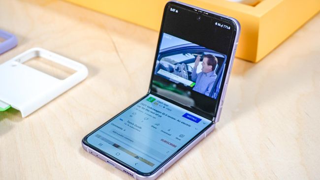 Samsung Galaxy Z Flip 3 review: The first foldable phone under $1,000 ...