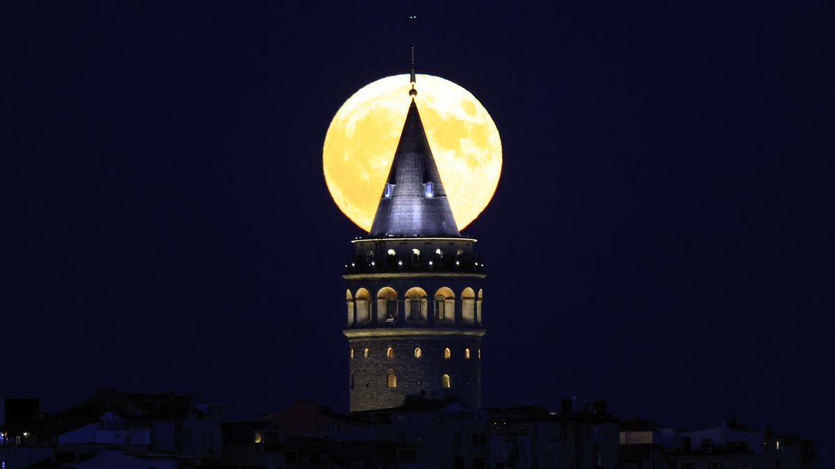 Rare 'moonbows' light up night sky across US as blue supermoon rises ...