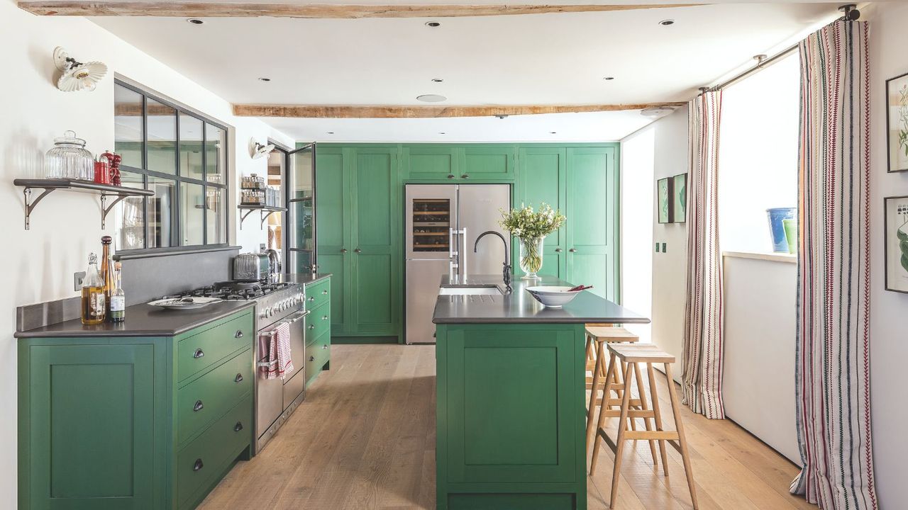 What is the curated clutter method? | Homes and Gardens