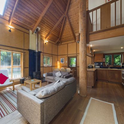 Kate Winslet's former home in Cornwall goes on the market for Â£400,000 ...